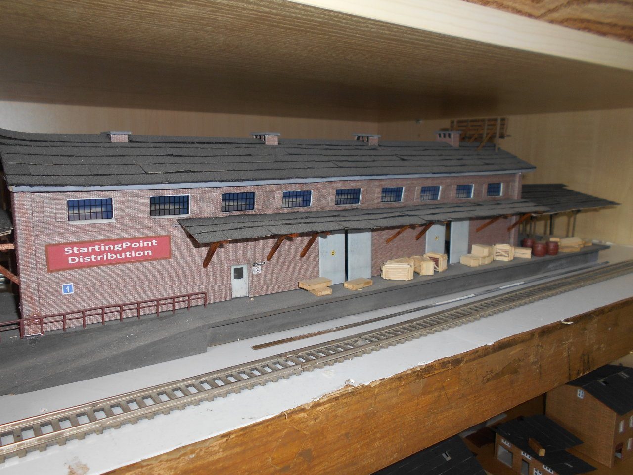 Carton Model Distribution Center | CartonBuiltModels